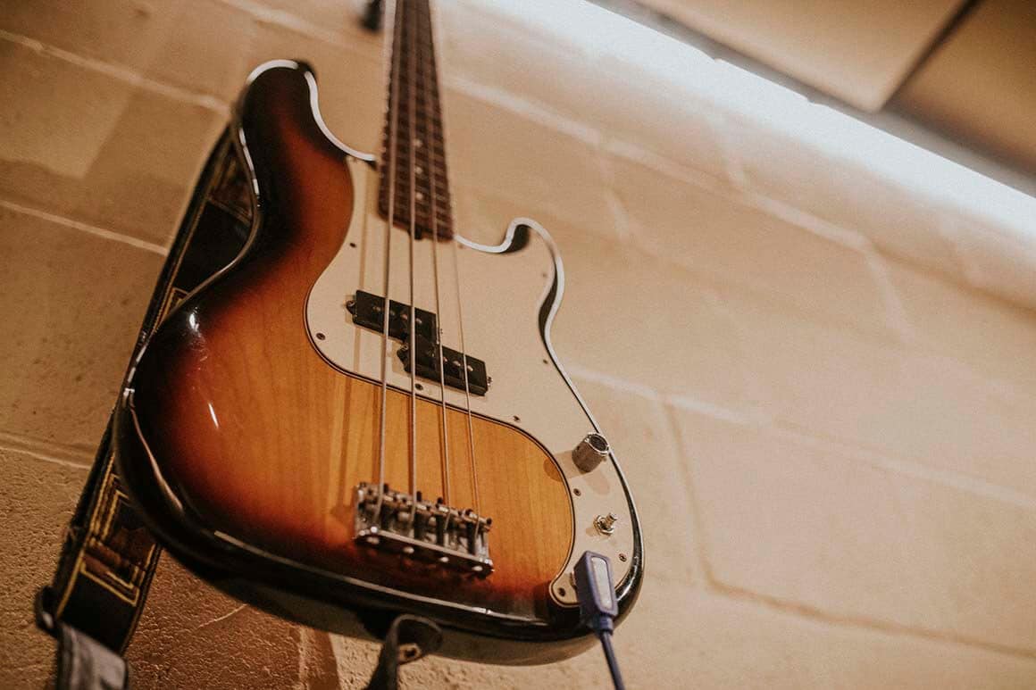 Découvrez l'histoire et les origines des guitares basses